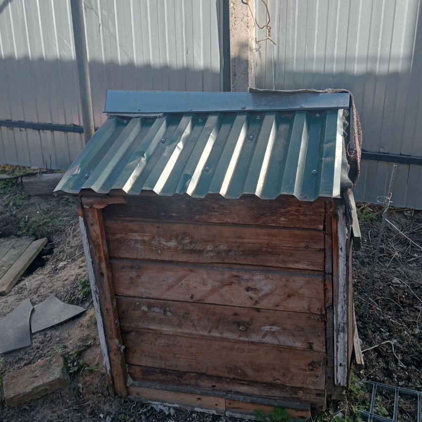 Будка для собаки из бревна и окна деревянные