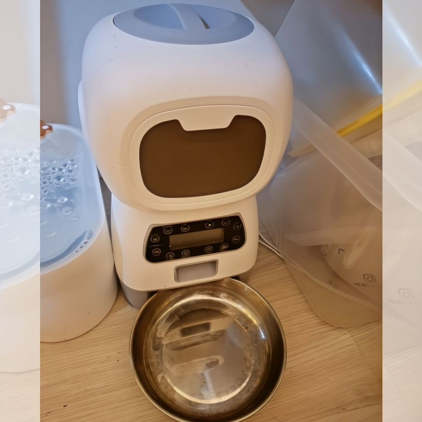 Автоматическая кормушка для кошек с таймером