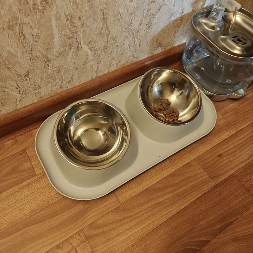 Миски на подставке для животных