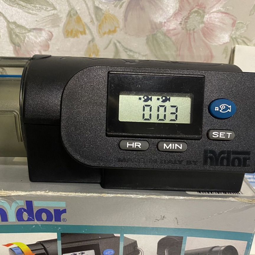 Автоматическая кормушка для аквариума Hydor Mixo