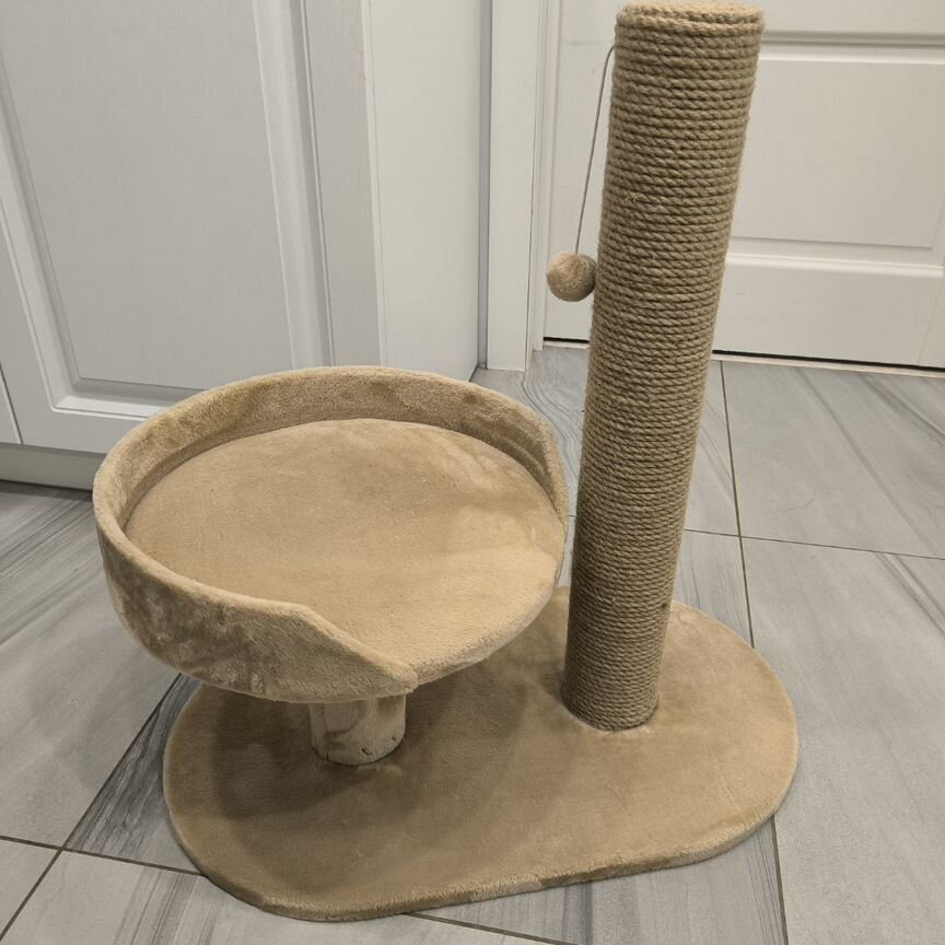 Когтеточка с лежанкой и мячиком