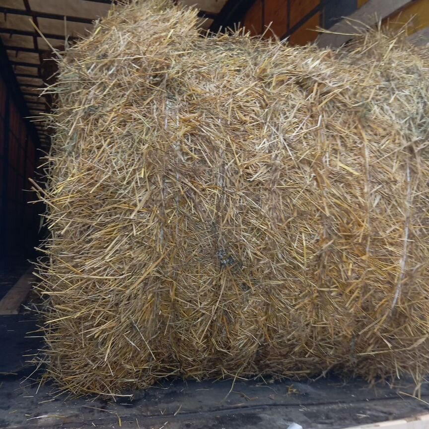 Солома в рулонах