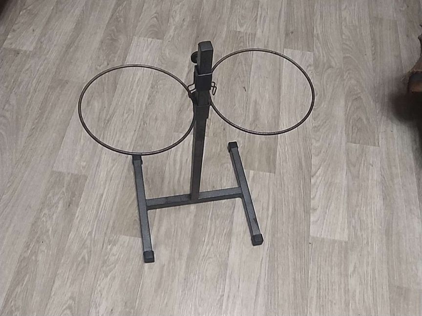 Для собак. подставка, держатель с мисками