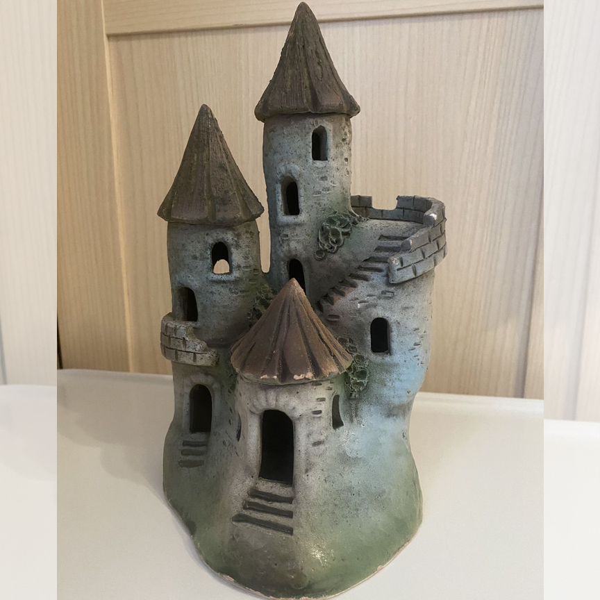 Замок в аквариум