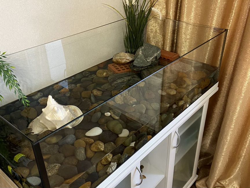 Аквариум (террариум) с тумбой