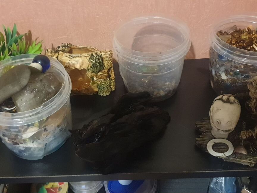 Остатки от аквариума и тумба