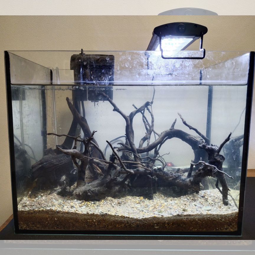 Аквариум 30-35 л. с коробкой плюшек