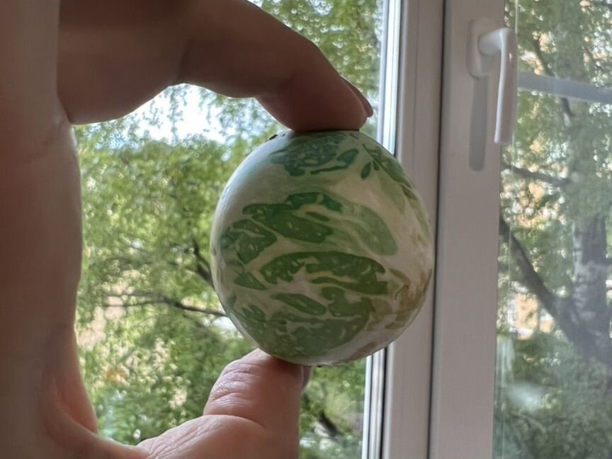 Круглое куриное яйцо