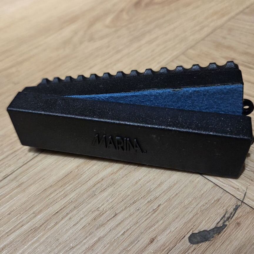 Скребок магнитный Hagen Marina