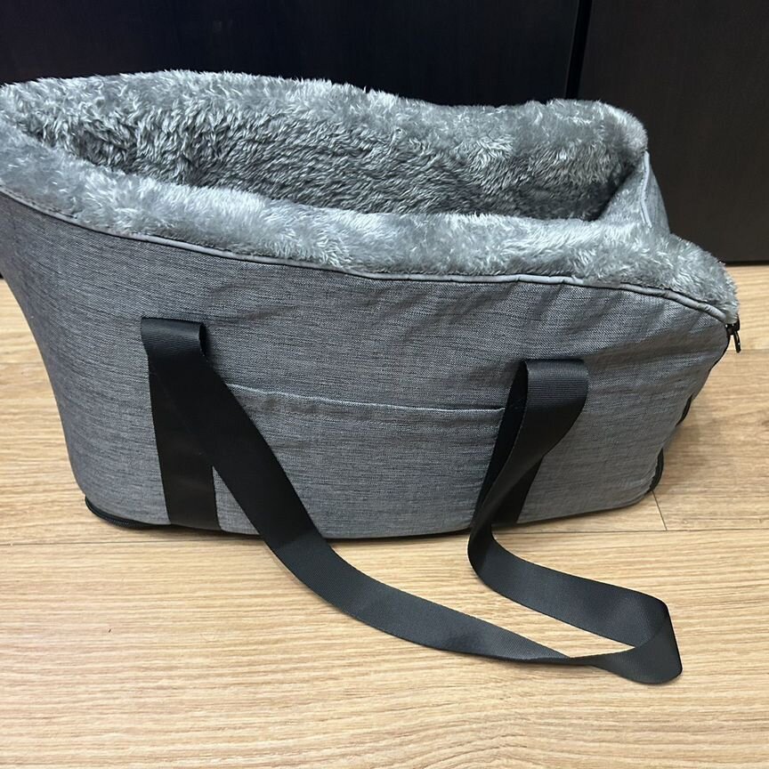 Переноска автомобильная для животных