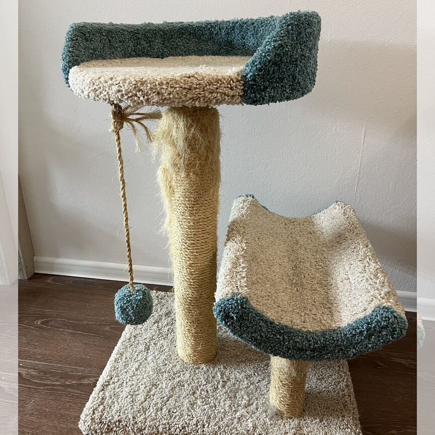 Когтеточка с лежанками для кошек