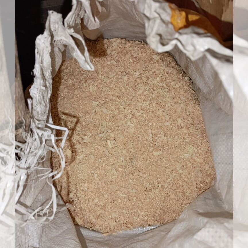 Опилки в мешках