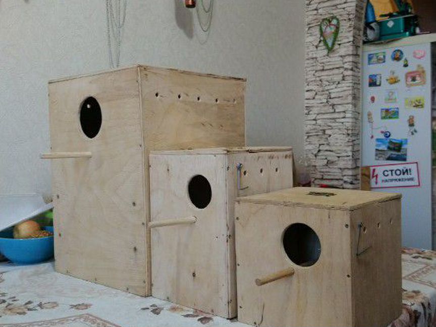 Домик - гнездо для попугаев