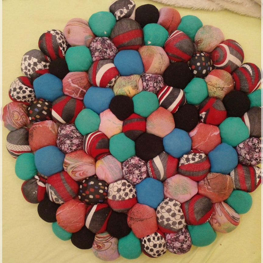 Коврик с шариками для питомцев. Ручная работа