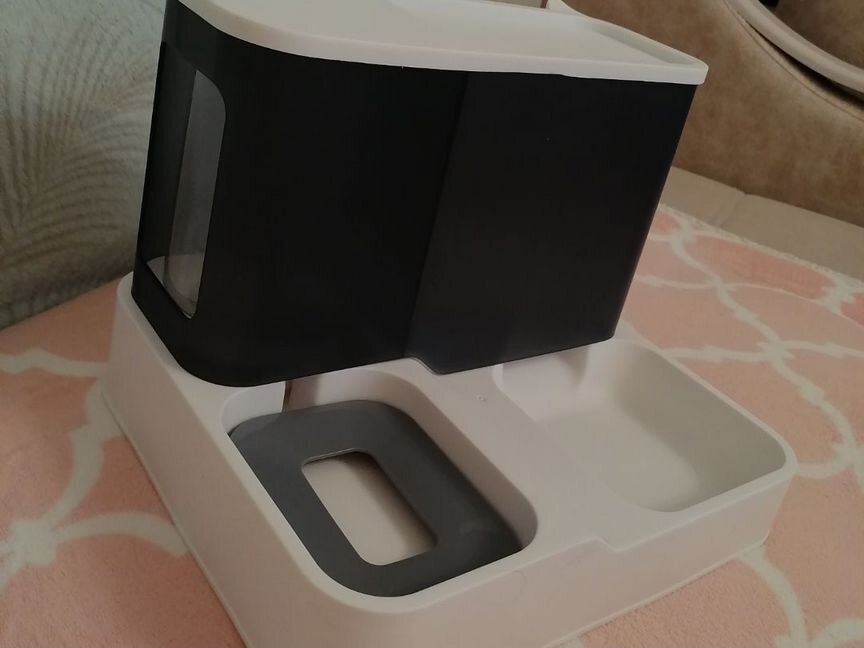 Автокормушка и поилка для кошек