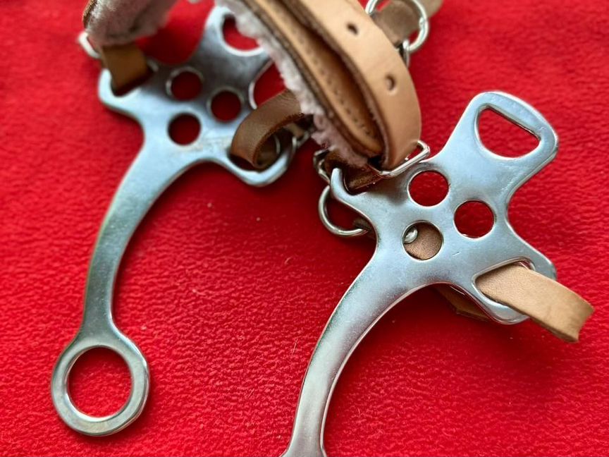 Продам трензель, мундштук, хакамору для лошади