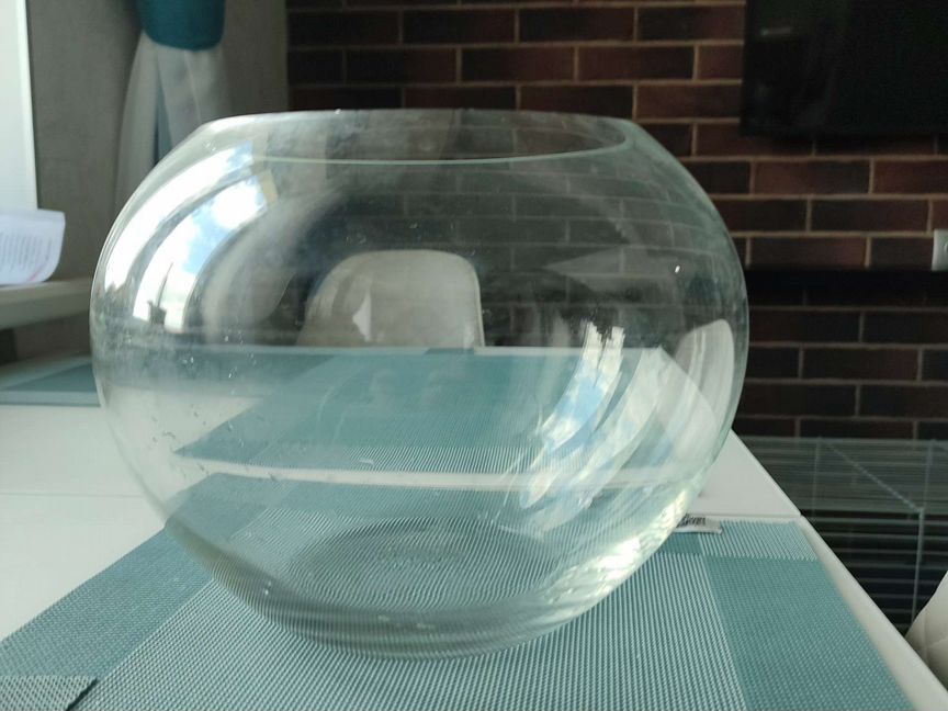 Хороший аквариум. Трещин нет