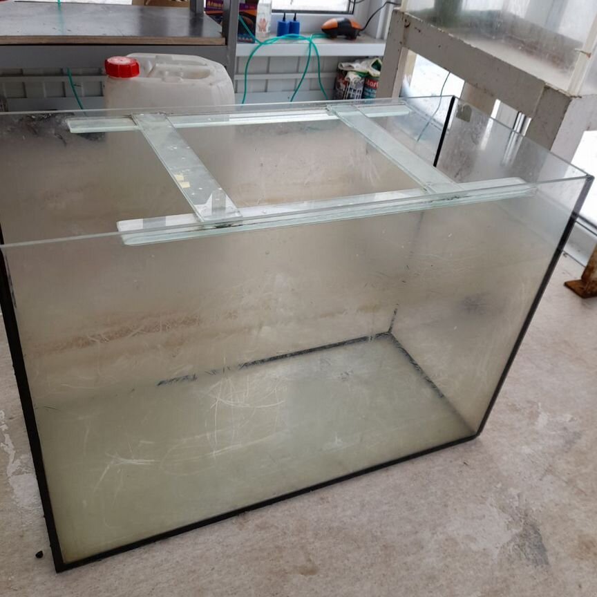 Аквариум 100л. с трещиной