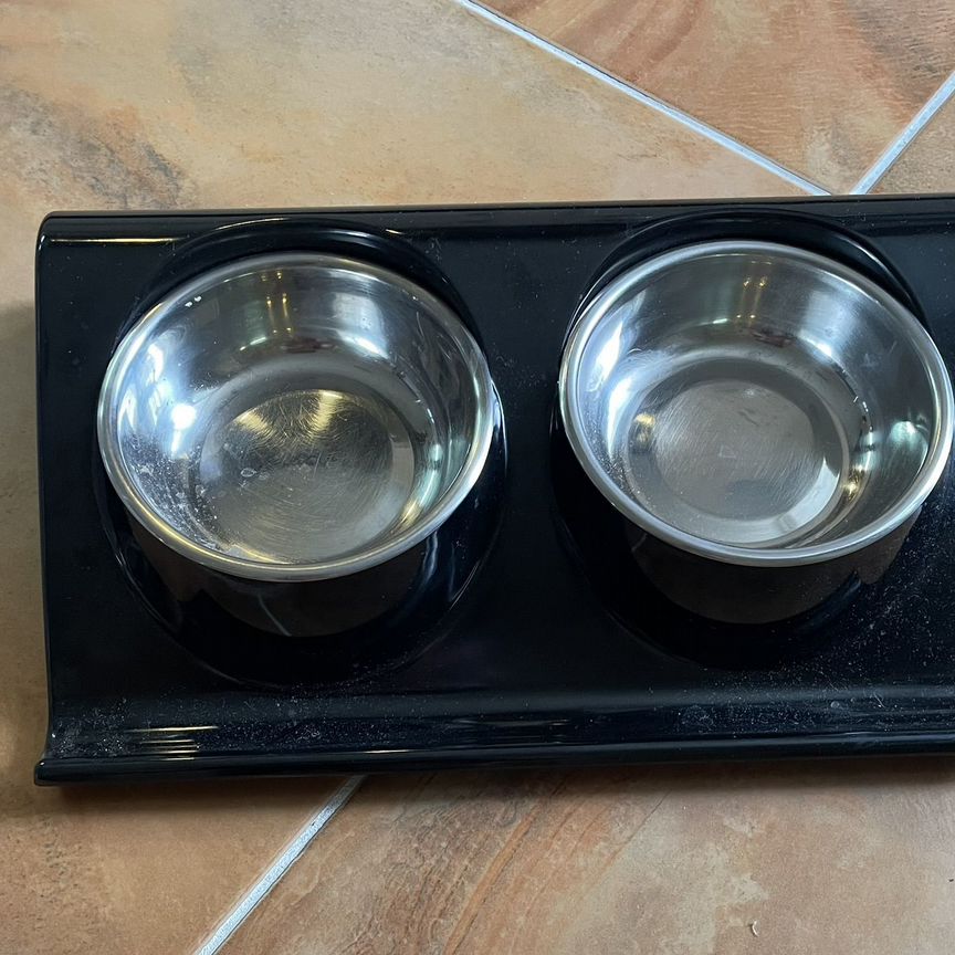 Подставка для кормления собак и кошек