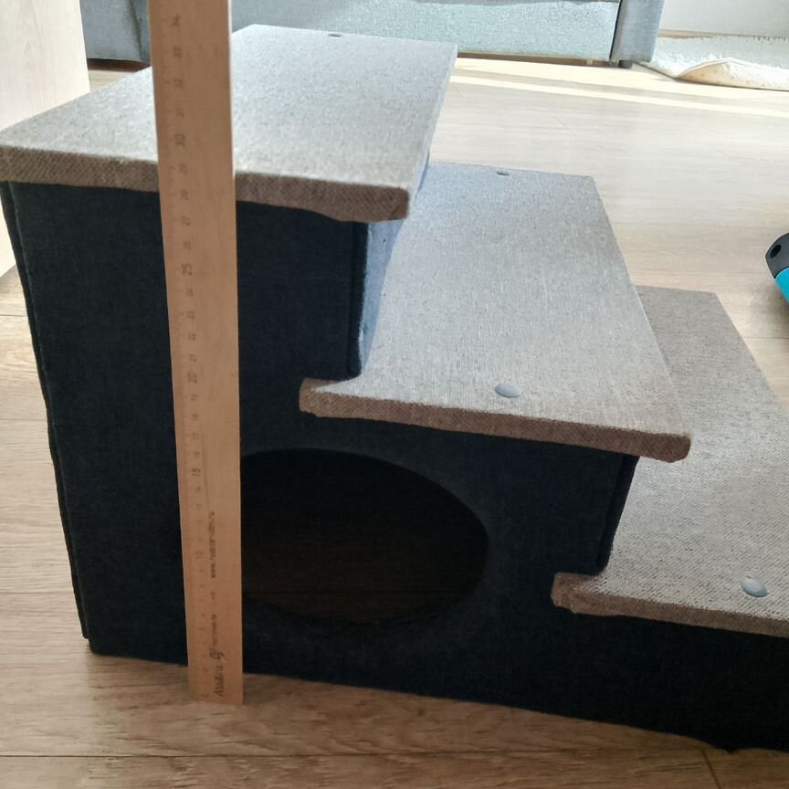 Лакомство и ступеньки для маленькой собаки