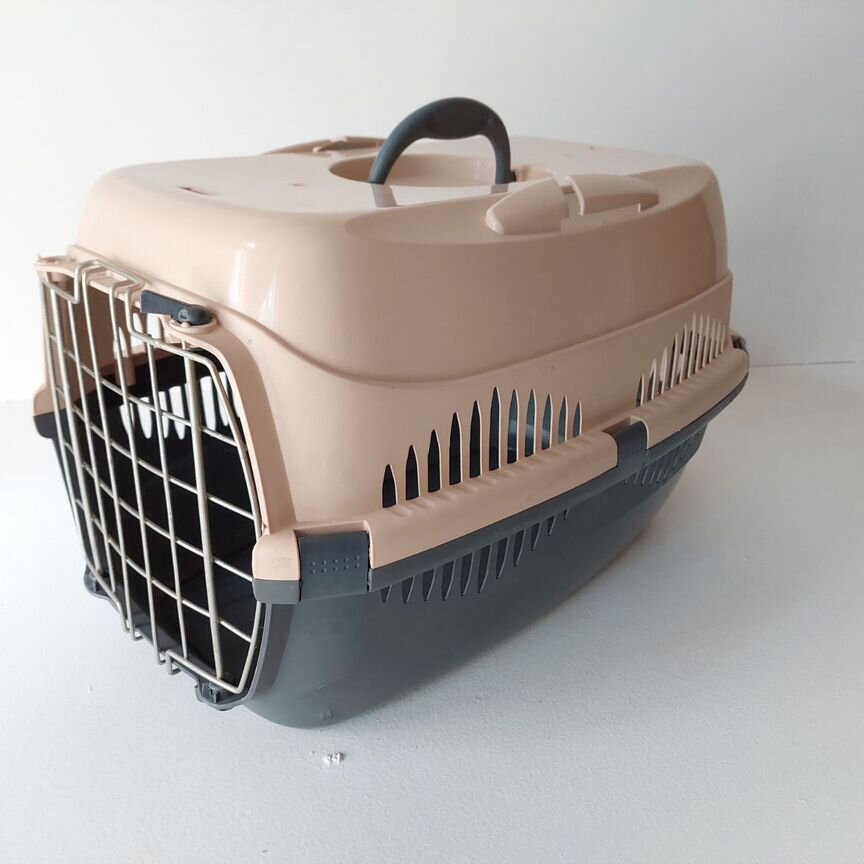 Пластиковая переноска для животных