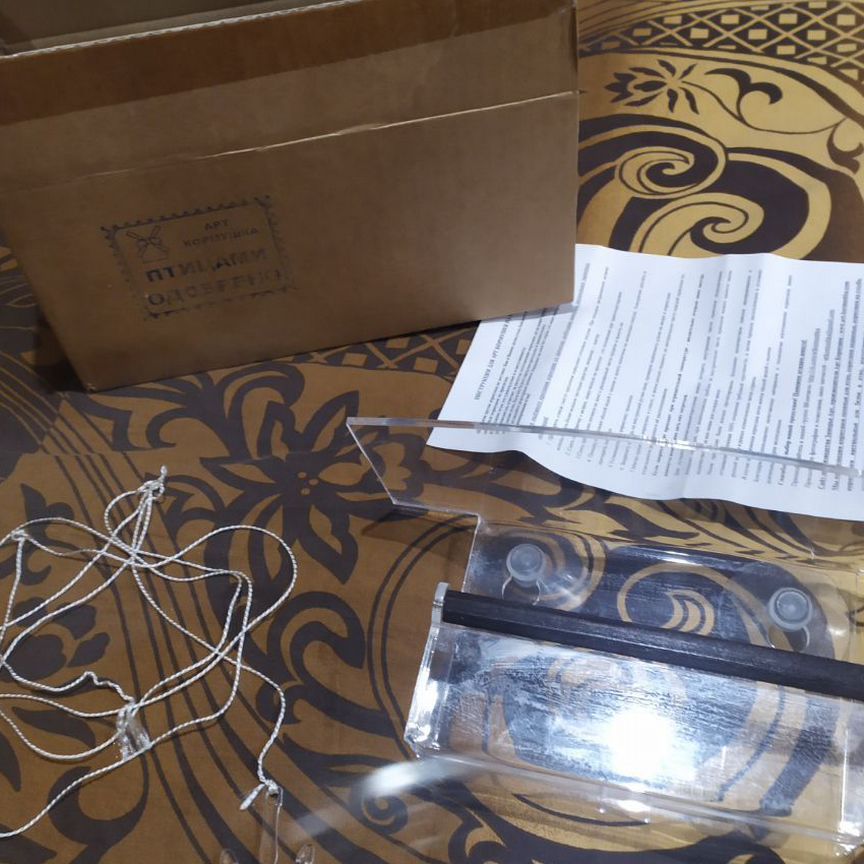 Кормушка для птиц на окно