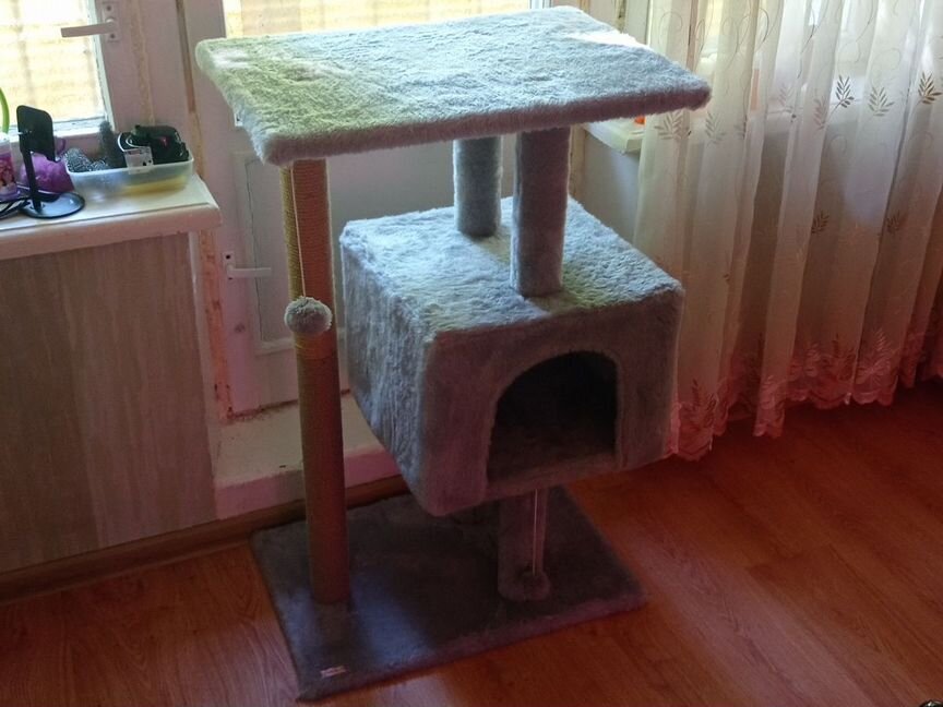 Кошачий домик с когтеточкой