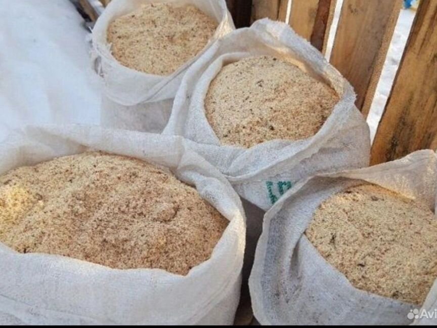 Опилки в мешках