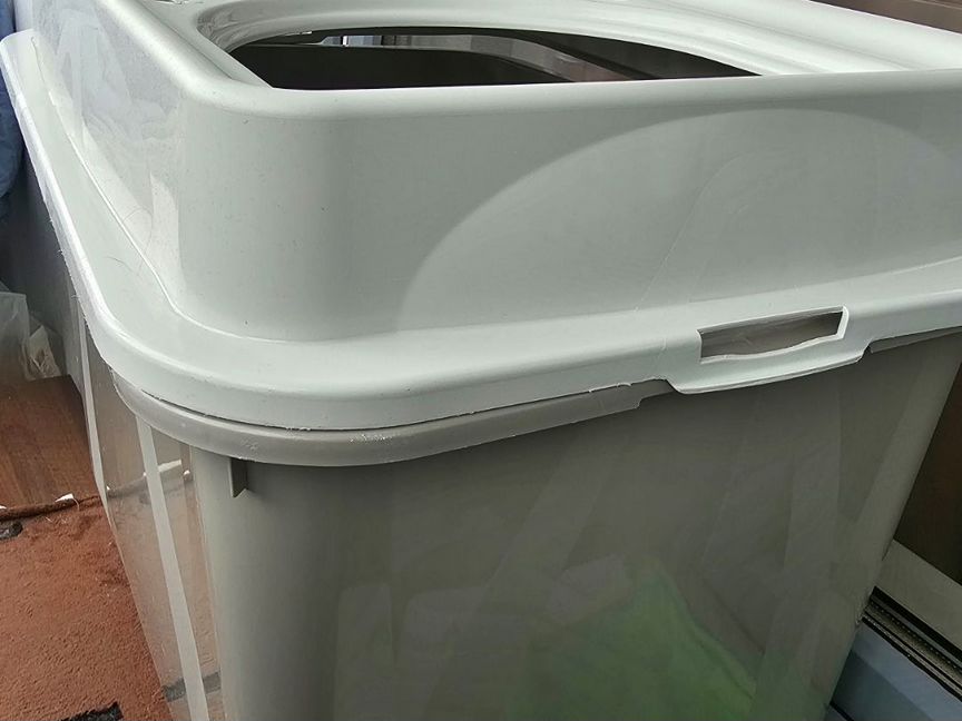 Закрытый лоток для кошек с верхним входом