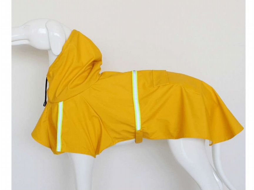 Вещи для собак: дождевик, кофта, совок для уборки