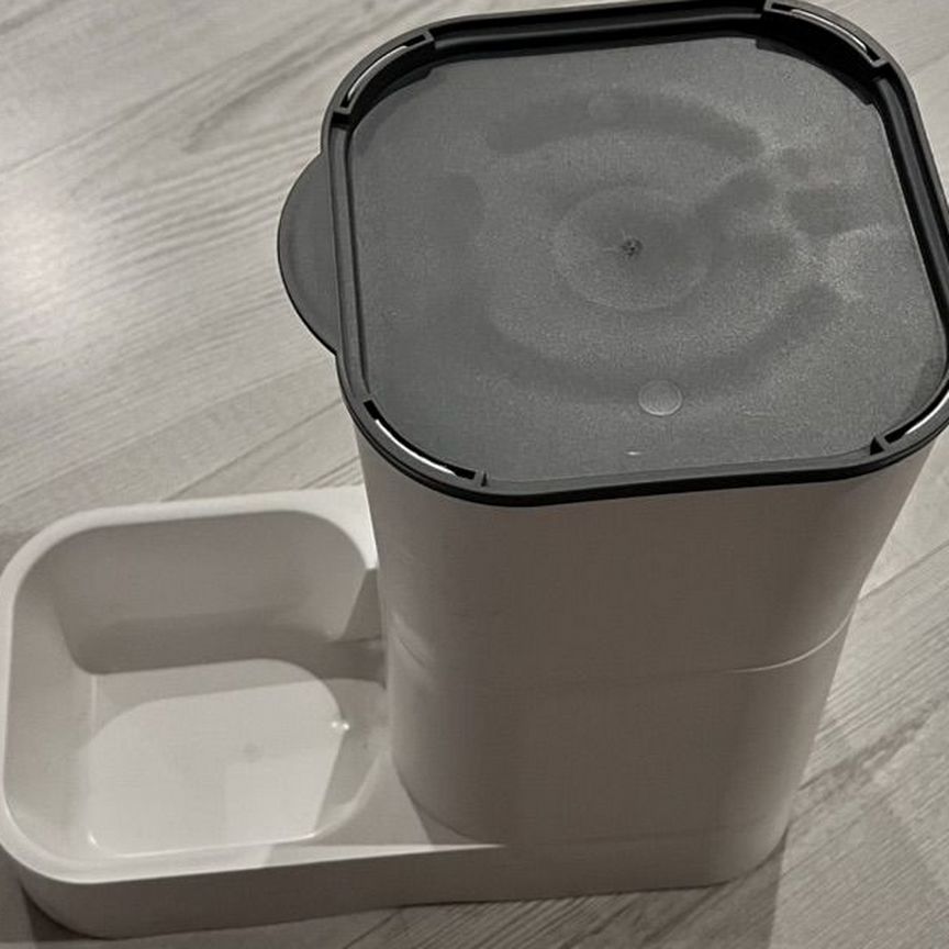 Кормушка для кошек и маленьких собак