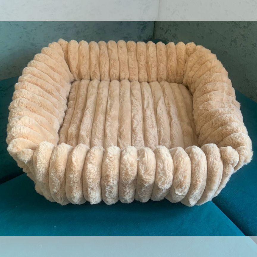 Лежанка для собак и кошек с бортиками