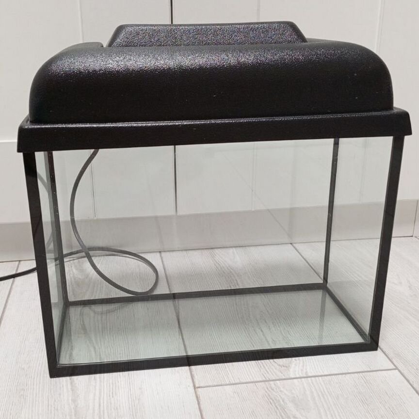 Аквариум с крышкой и светом