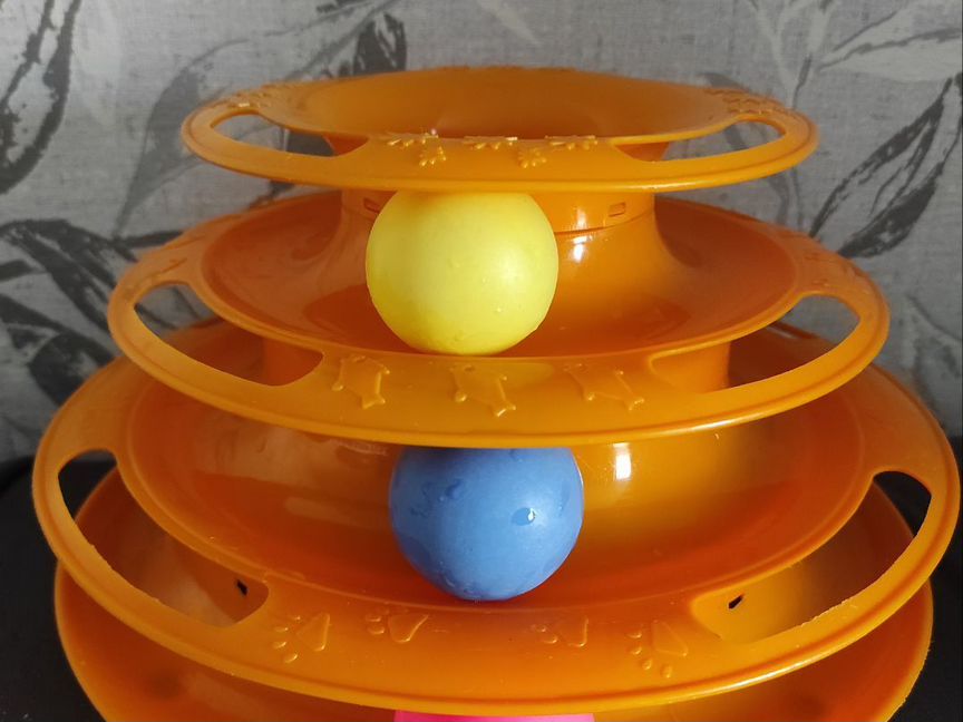 Игрушка для кота пирамидка с шариками трек