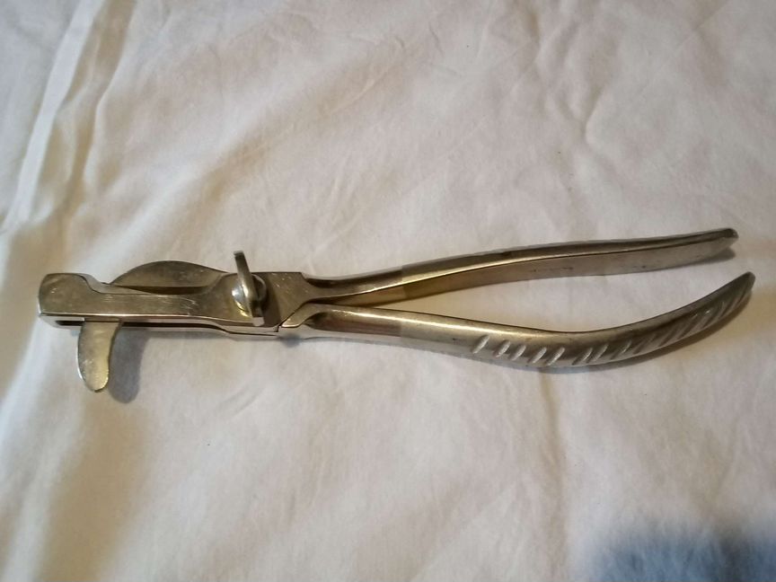 Эмаскулятор Хаусмана для кастрации