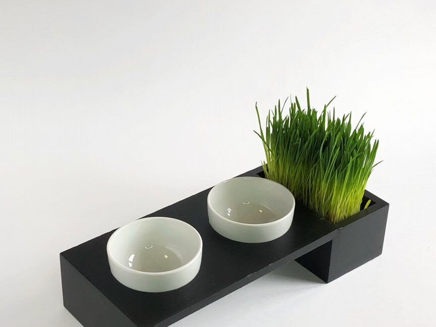 Миска для кошки на подставке двойная деревянная