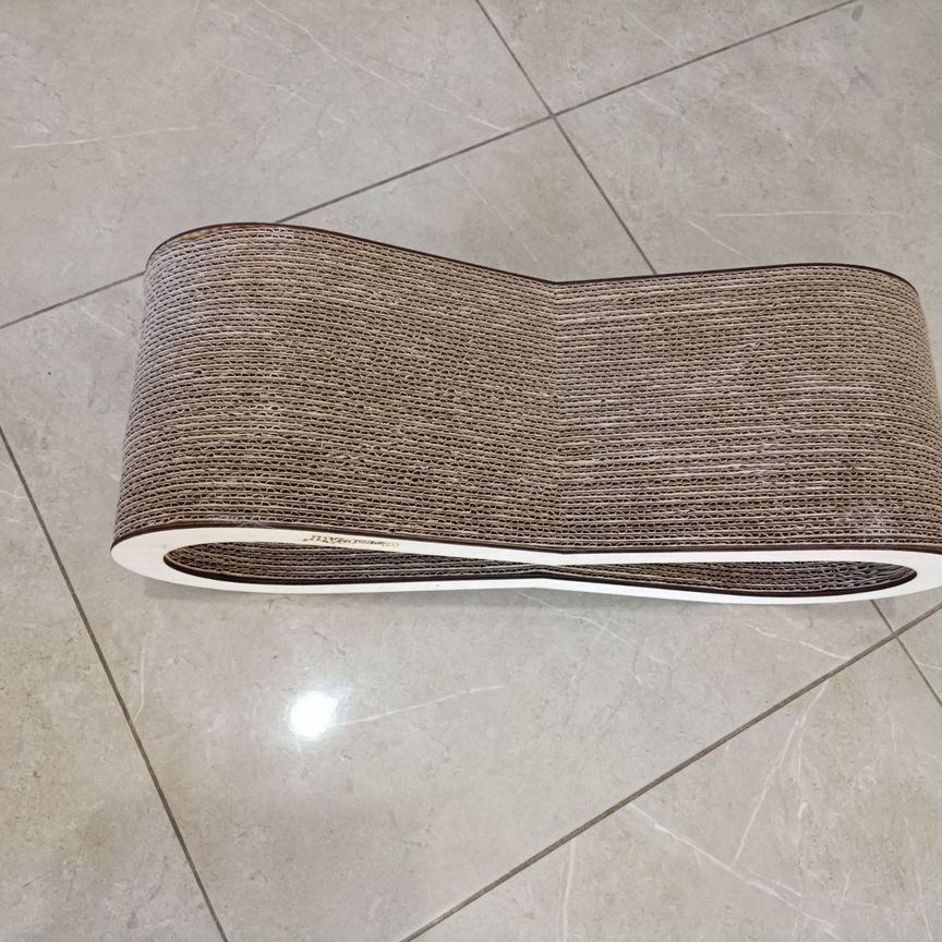 Когтеточка из дерева и картона