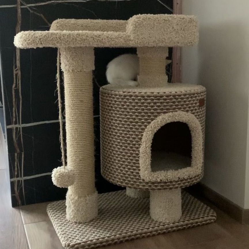 Комплекс домик и когтеточка для кошек с игрушкой