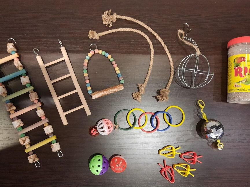 Аксессуары для попугаев: игрушки лестницы прищепки