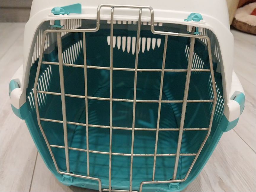 Переноска для кошек пластиковая