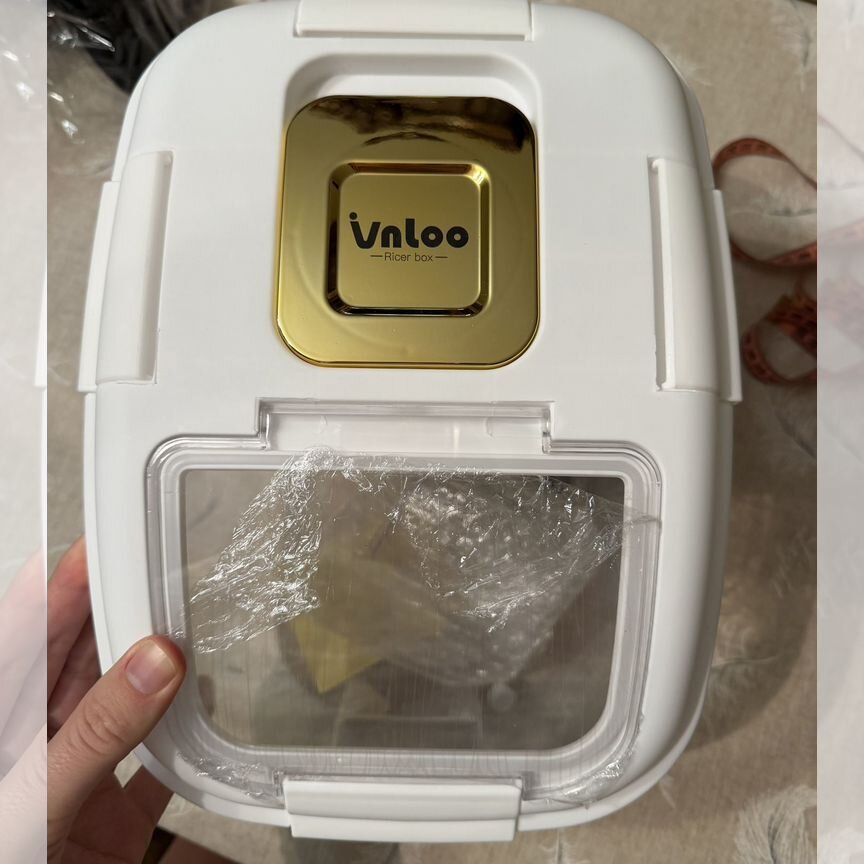 Контейнер для корма домашних животных