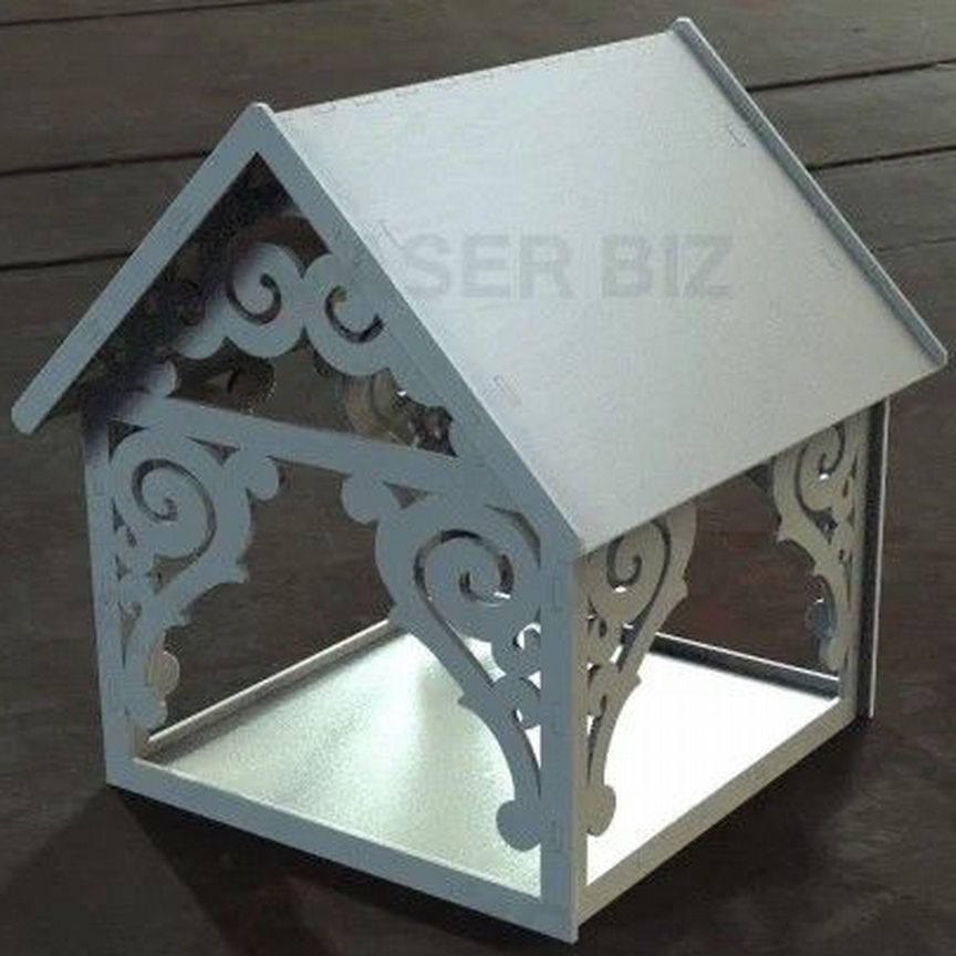 Кормушка для птиц и белок