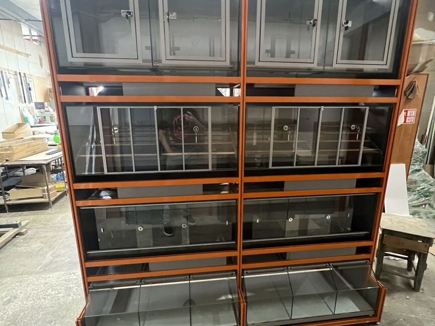 Стойка в зоомагазин для птиц и животных