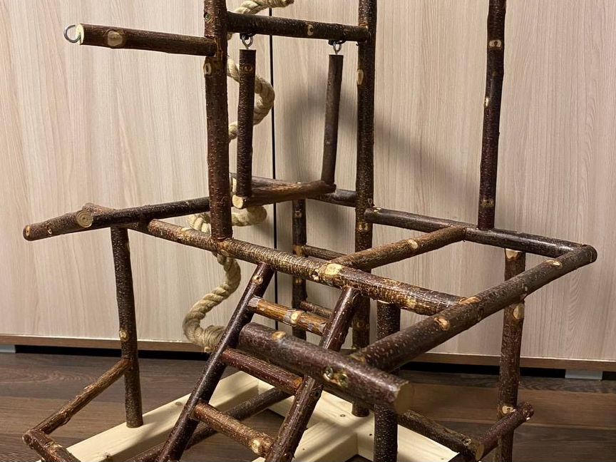Игровой стенд для попугаев