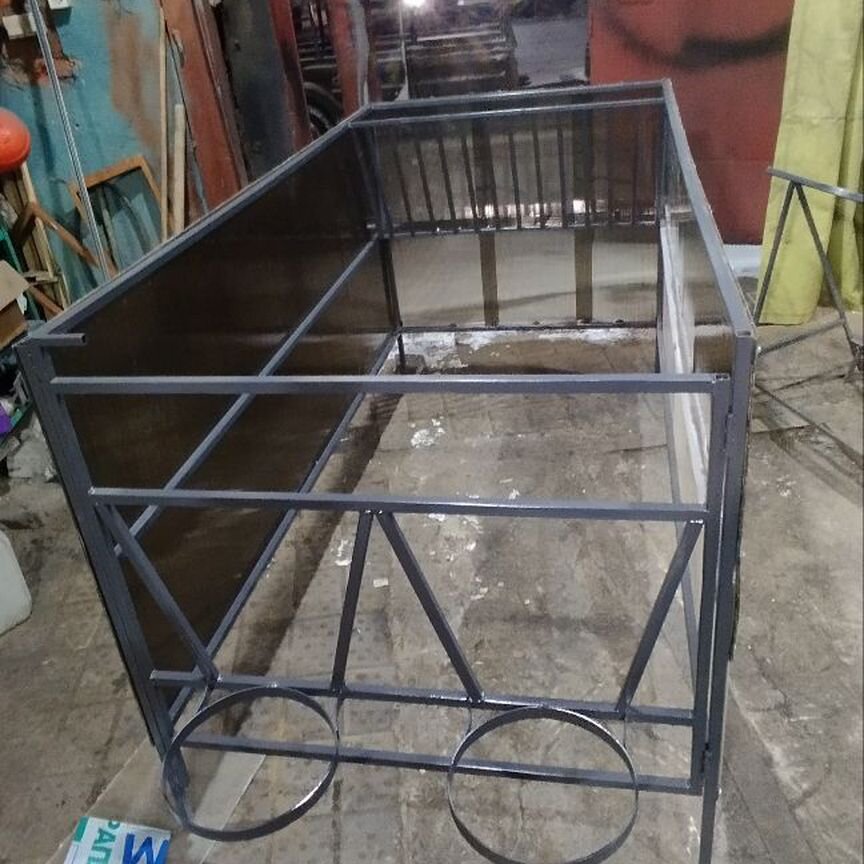 Телятник с кормушкой