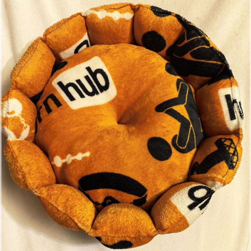 Пикантная лежанка для кошки или собаки