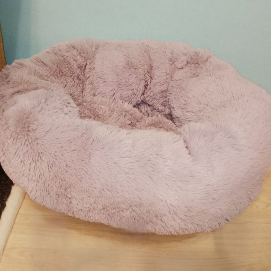 Лежанка для кошки серая