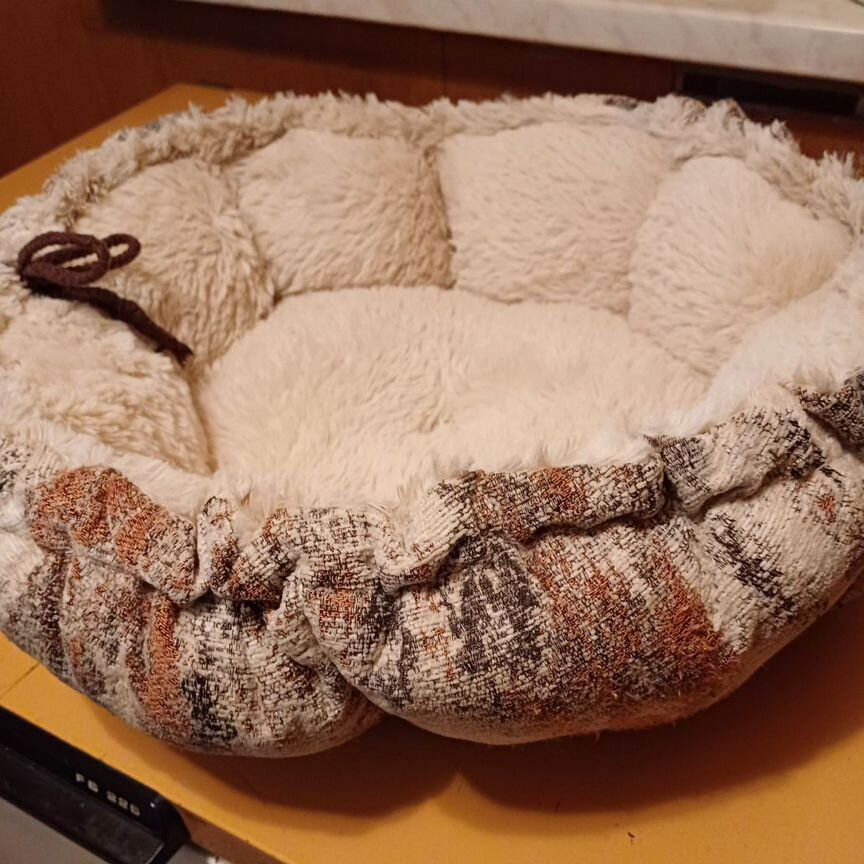 Лежанка для маленьких собак или небольшой кошки