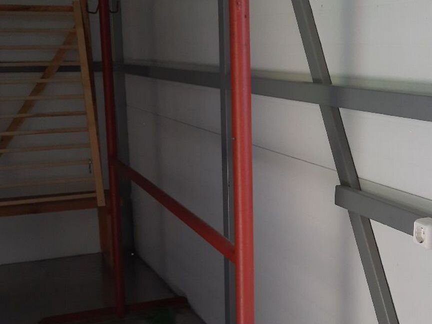 Стойка под сёдла и снаряжение для лошадей