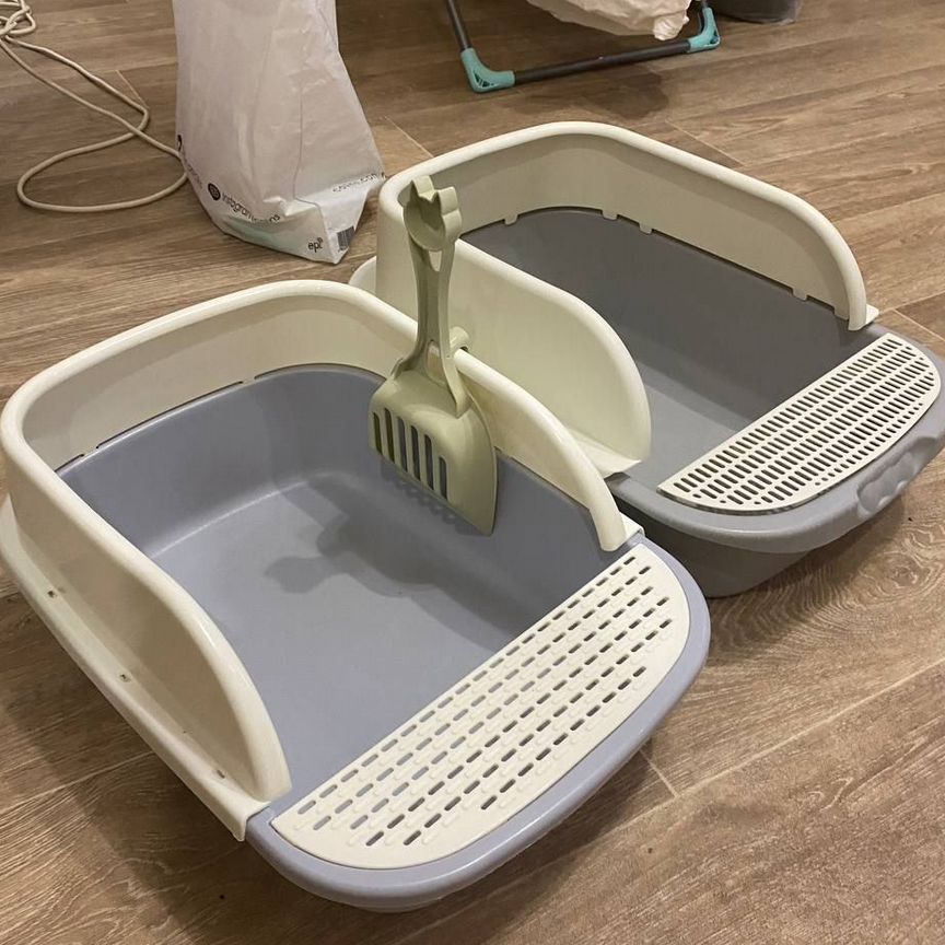 Два лотка для котят с лопаткой